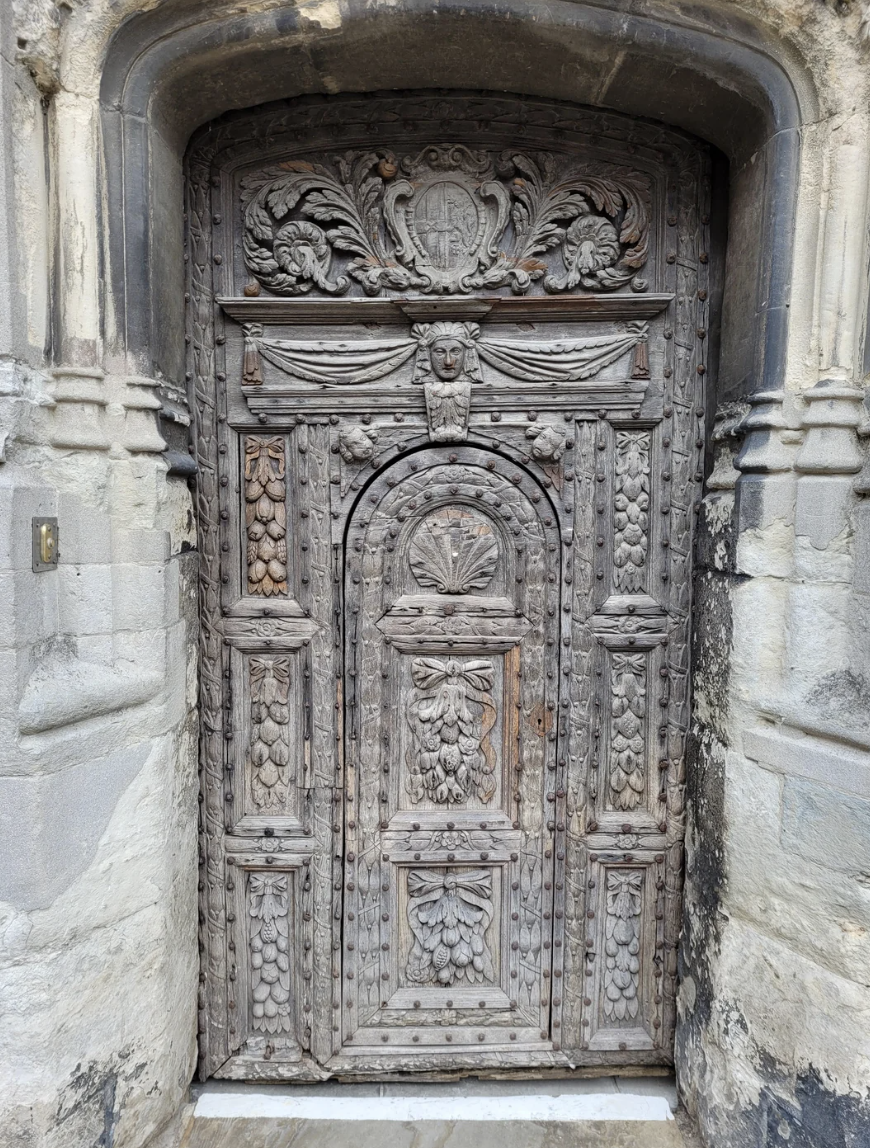 21 Wild Doors You Don't Walk Through Every Day - The Scroller