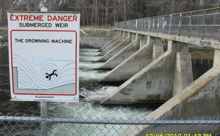 75 Scary Signs That Are Straight Out of A Horror Movie - The Scroller