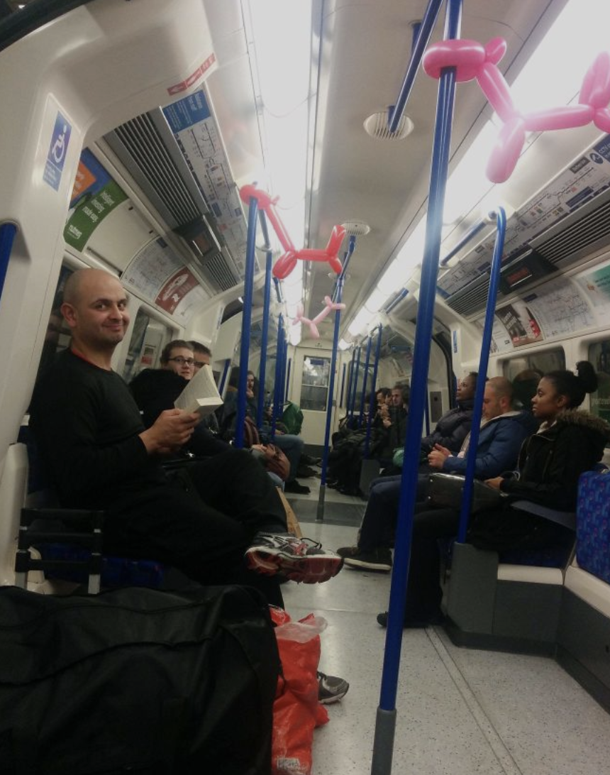 25 Bizarre Photos of People On The Subway - The Scroller