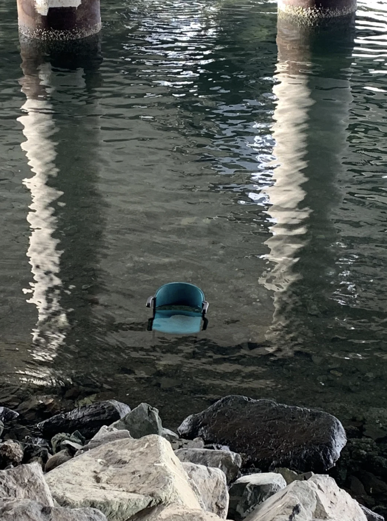 19 Obscure and Unsettling Images Of Chairs Underwater - The Scroller