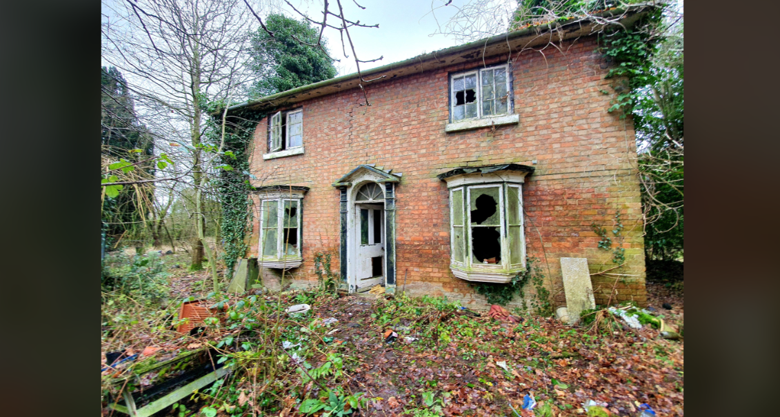 23 Creepy Houses That Look Like They’re From a Horror Movie