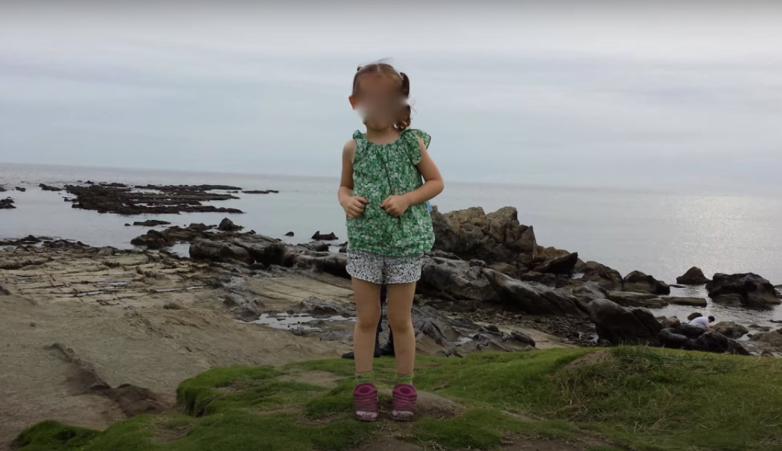 20 Chilling Photos with Ghostly Figures in the Background