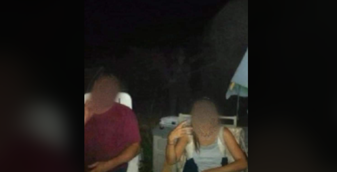 20 Chilling Photos with Ghostly Figures in the Background