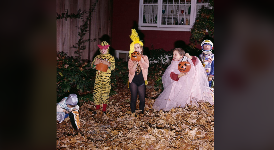 70 Halloween Photos From The 70s That Still Take The Cake - The Scroller