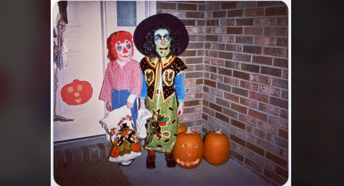 70 Halloween Photos From The 70s That Still Take The Cake - The Scroller