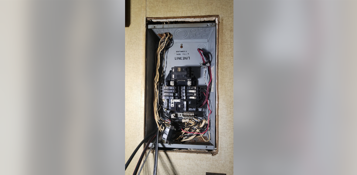 23 Electrician Fails That Could Have Ruined Houses Entirely