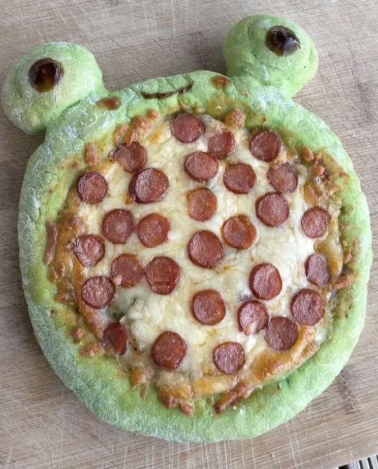 19 Pizzas That Were Crafted So Horribly They're Actual Food Crimes