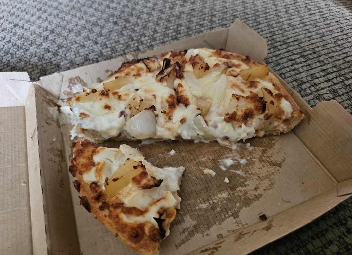 19 Pizzas That Were Crafted So Horribly They're Actual Food Crimes