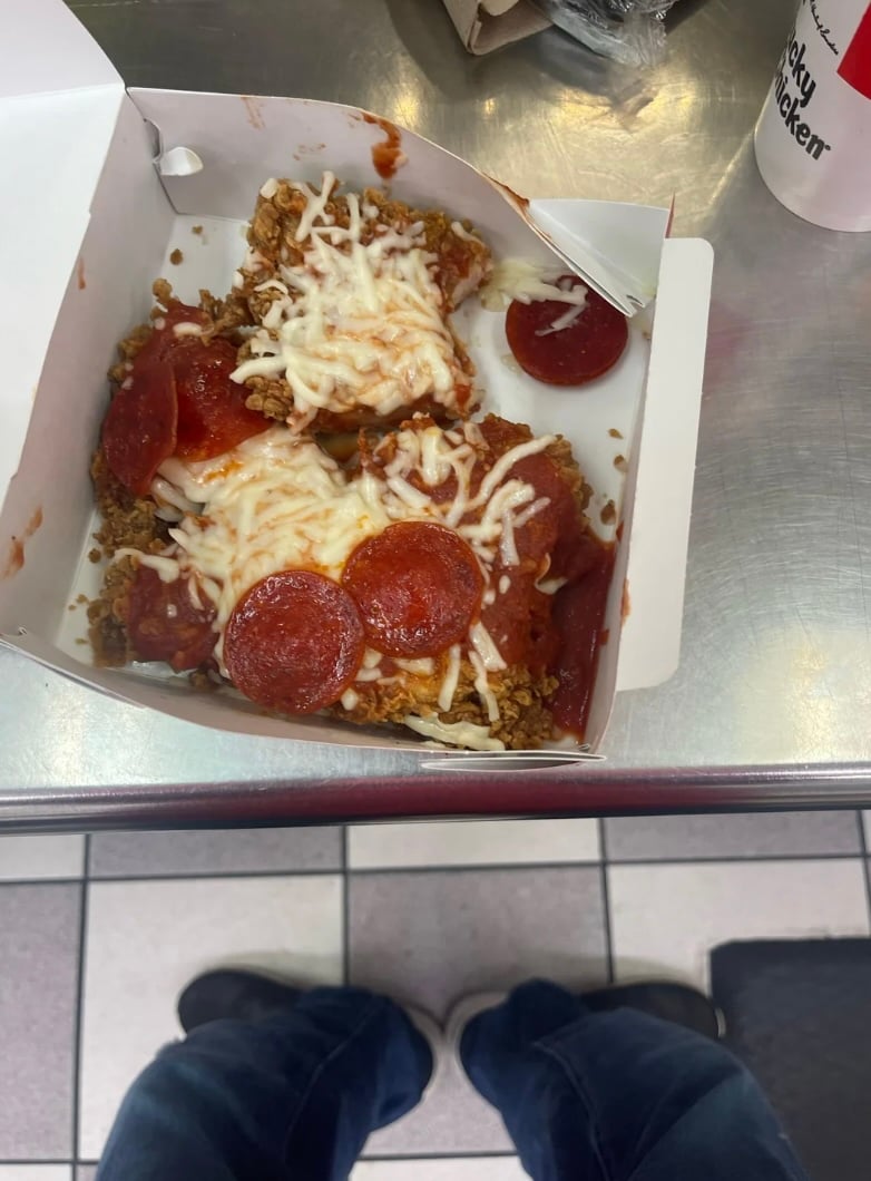 19 Pizzas That Were Crafted So Horribly They're Actual Food Crimes