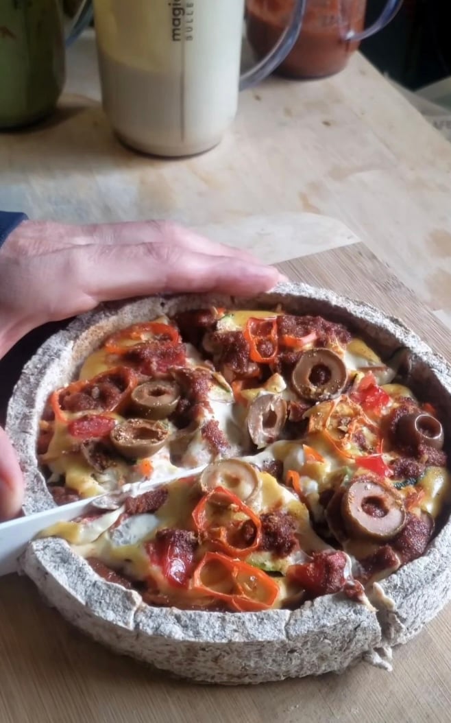 19 Pizzas That Were Crafted So Horribly They're Actual Food Crimes