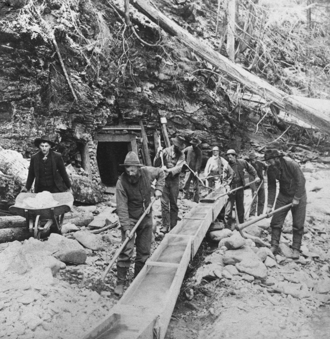 30 Striking Photos of the American Gold Rush (1850s-1890s)