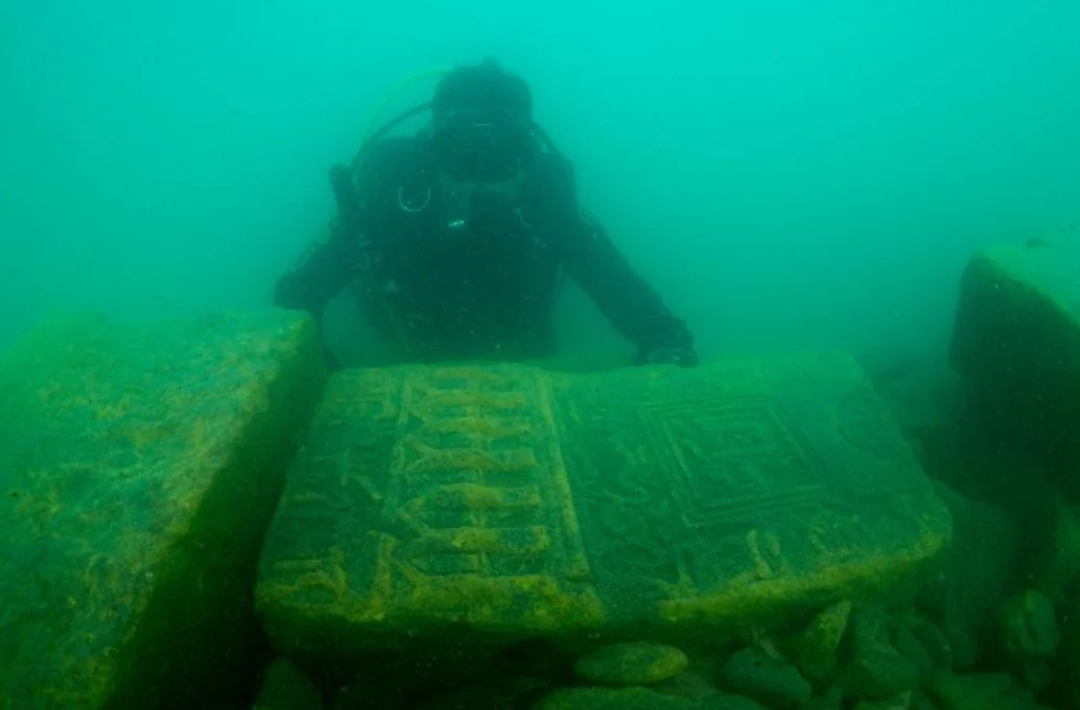 10 of the Weirdest Things Found At The Bottom Of A Lake