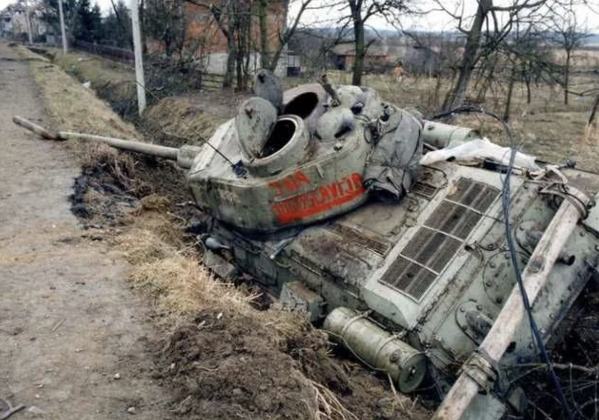 19 Abandoned Tanks That Were Left To Rust Away - The Scroller