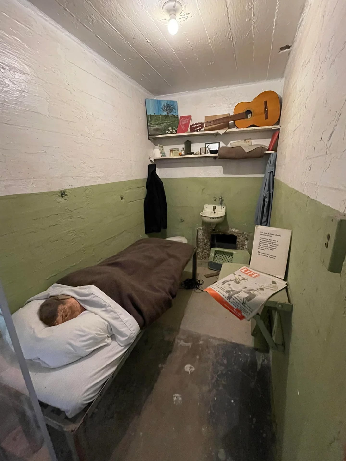 29 Alcatraz Photos That Show Harsh Life Behind Bars