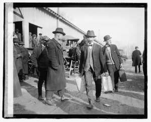 20 Photos of Prohibition-Era Bootleggers in Action (1920-1933) - The ...