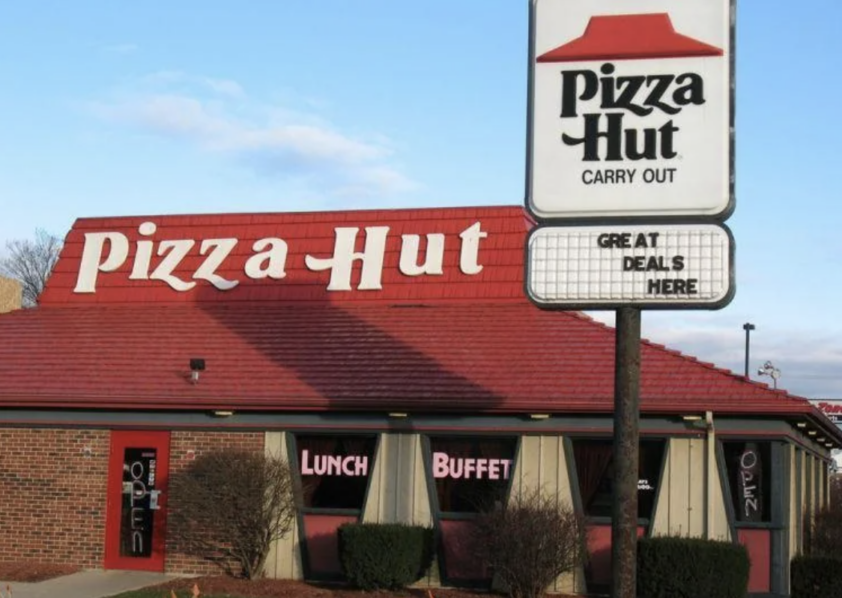 15 Photos That Prove the '90s Were the Peak Pizza Hut Era - The Scroller