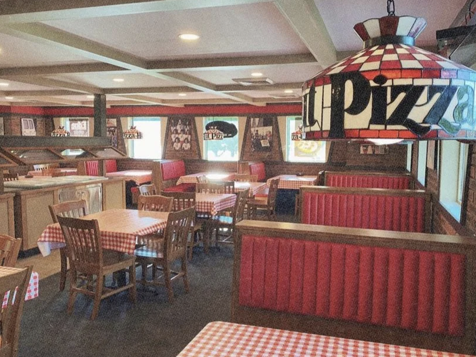 15 Photos That Prove the '90s Were the Peak Pizza Hut Era - The Scroller