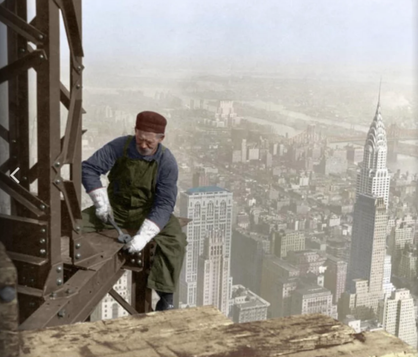 17 Vintage Photos of Men on Top of Skyscrapers Without Safety Nets ...