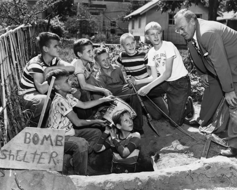 15 Vintage Photos From the Era of Fallout Shelters - The Scroller