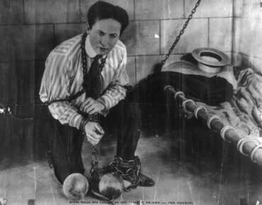Harry Houdini Escapes: 10 of His Most Daring Stunts