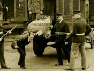 Harry Houdini Escapes: 10 of His Most Daring Stunts