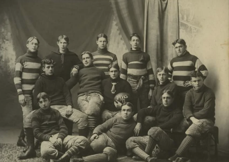 17 Photos From The Early Days of American Football (1900s) - The Scroller