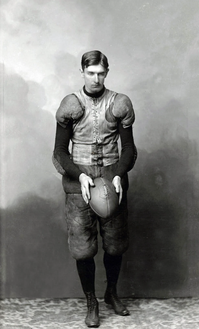 17 Photos From The Early Days of American Football (1900s) - The Scroller
