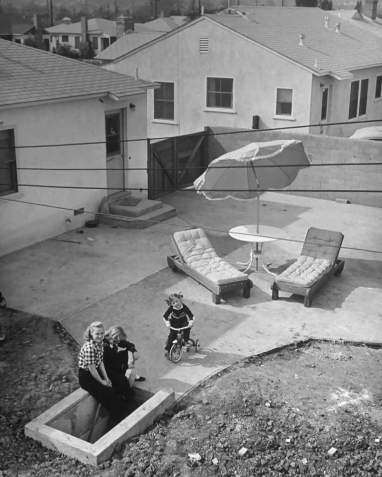 15 Vintage Photos From the Era of Fallout Shelters - The Scroller