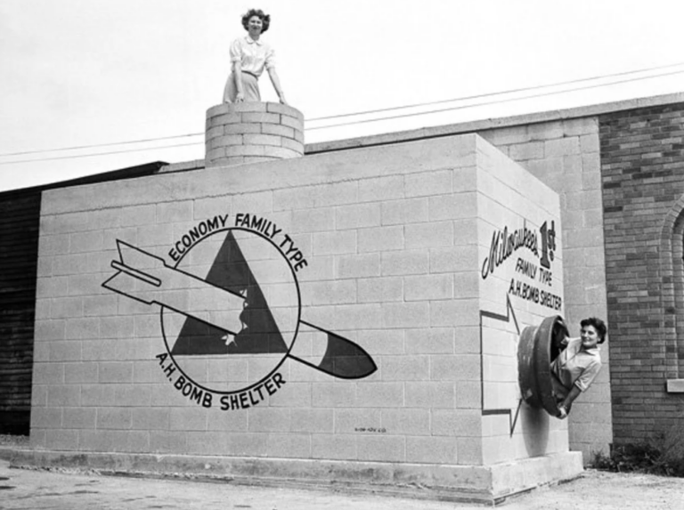 15 Vintage Photos From the Era of Fallout Shelters - The Scroller