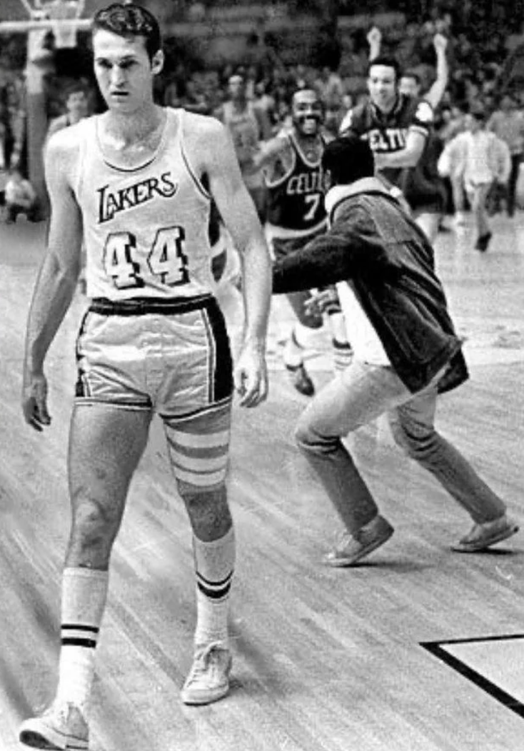35 Vintage Basketball Photos From the Golden Era