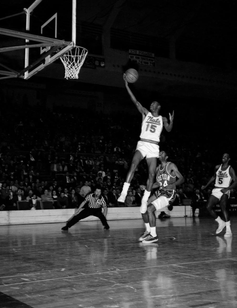 35 Vintage Basketball Photos From the Golden Era