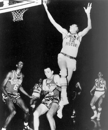 35 Vintage Basketball Photos From the Golden Era