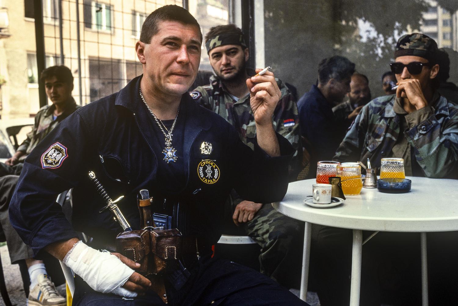 15 Photos of "Sniper Alley" and the Bosnian War (1992-1995) - The Scroller