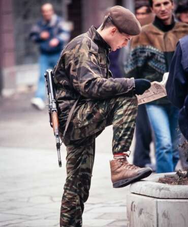 15 Photos of "Sniper Alley" and the Bosnian War (1992-1995) - The Scroller