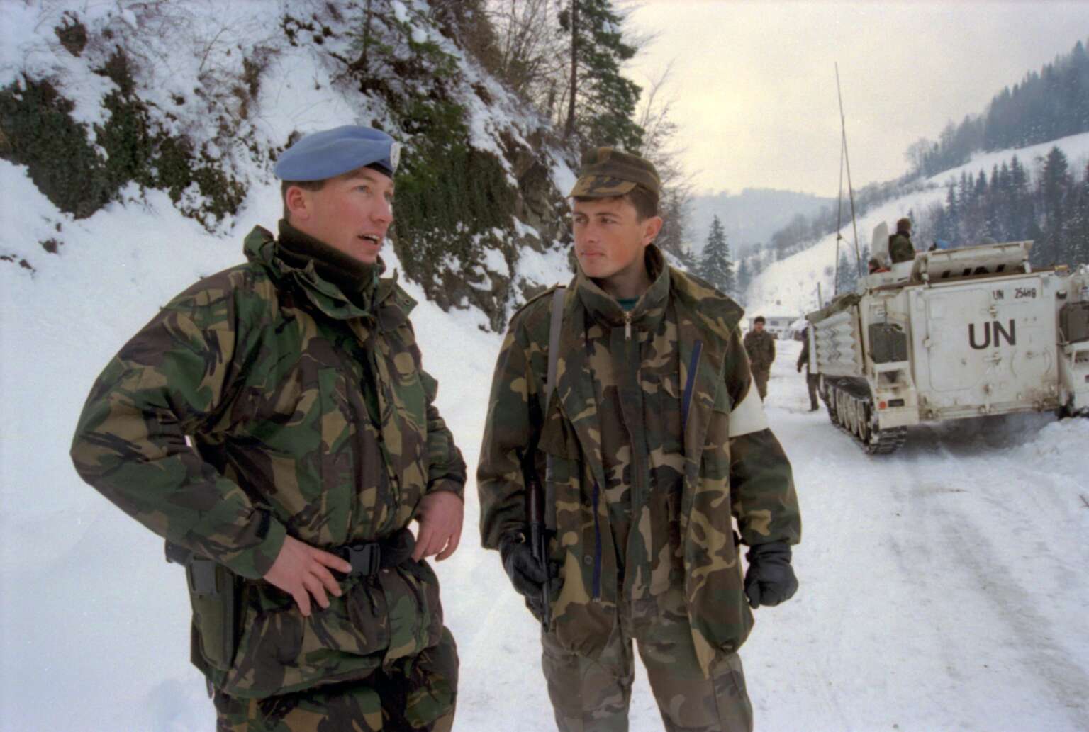 15 Photos of "Sniper Alley" and the Bosnian War (1992-1995) - The Scroller