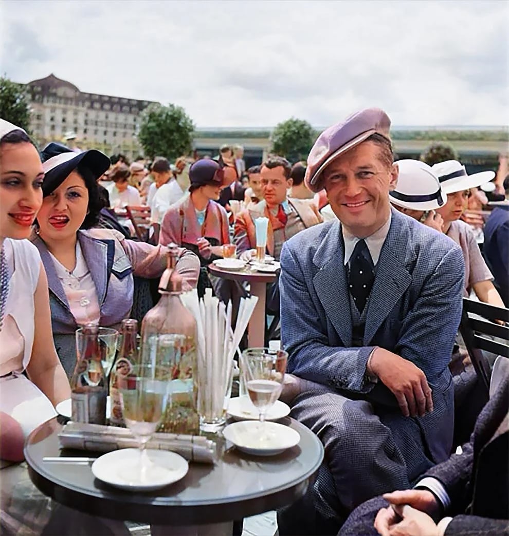 20 Colorized Photos That Bring the Old Days of Paris to Life - The Scroller