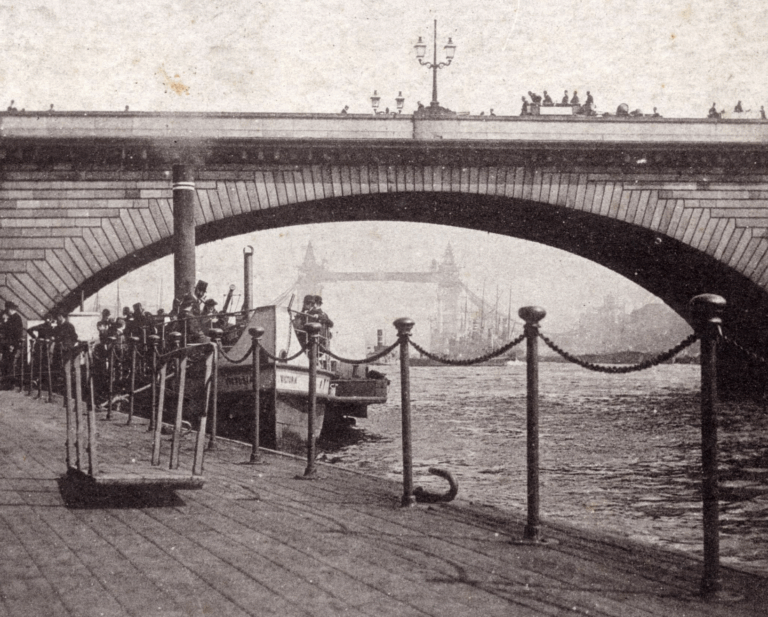 13 Rare Images of Ferries From the Past