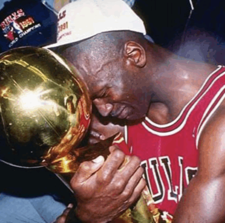 18 Timelessly Iconic Photos of Michael Jordan - The Scroller