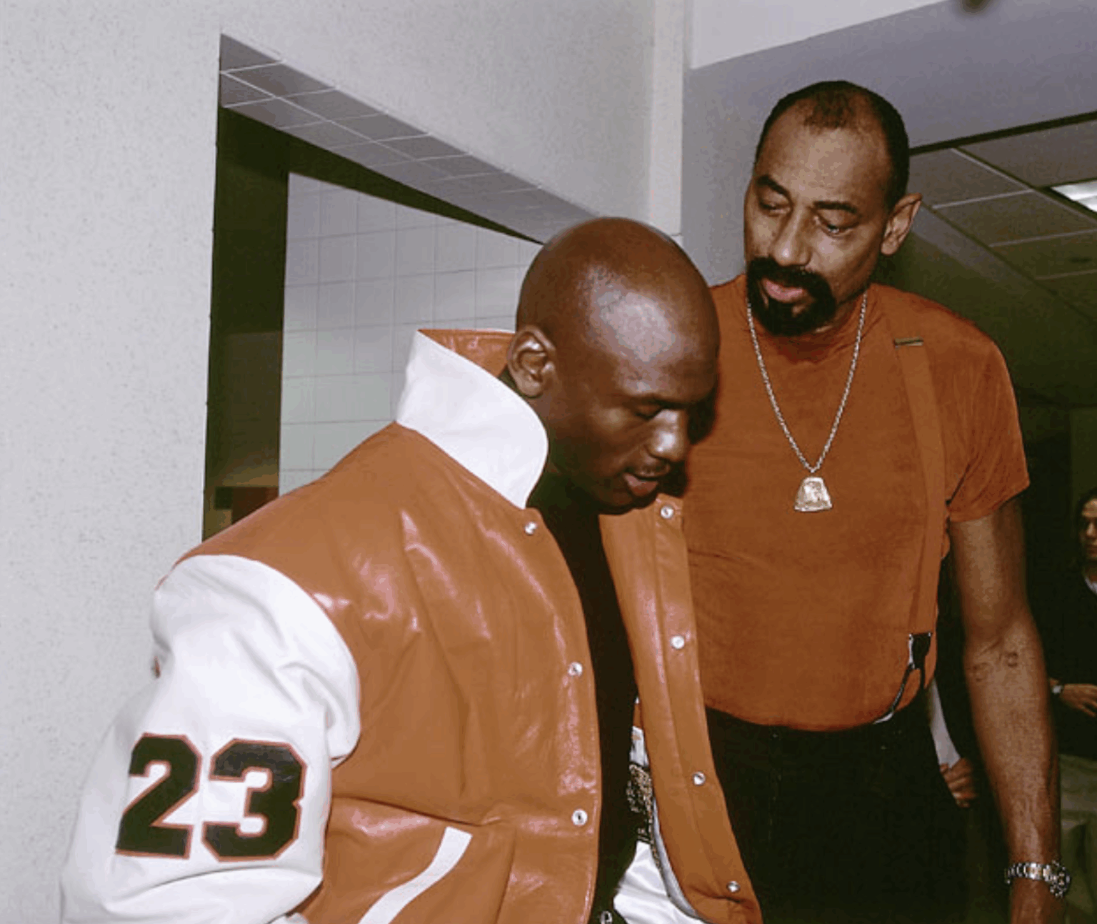 18 Timelessly Iconic Photos of Michael Jordan - The Scroller