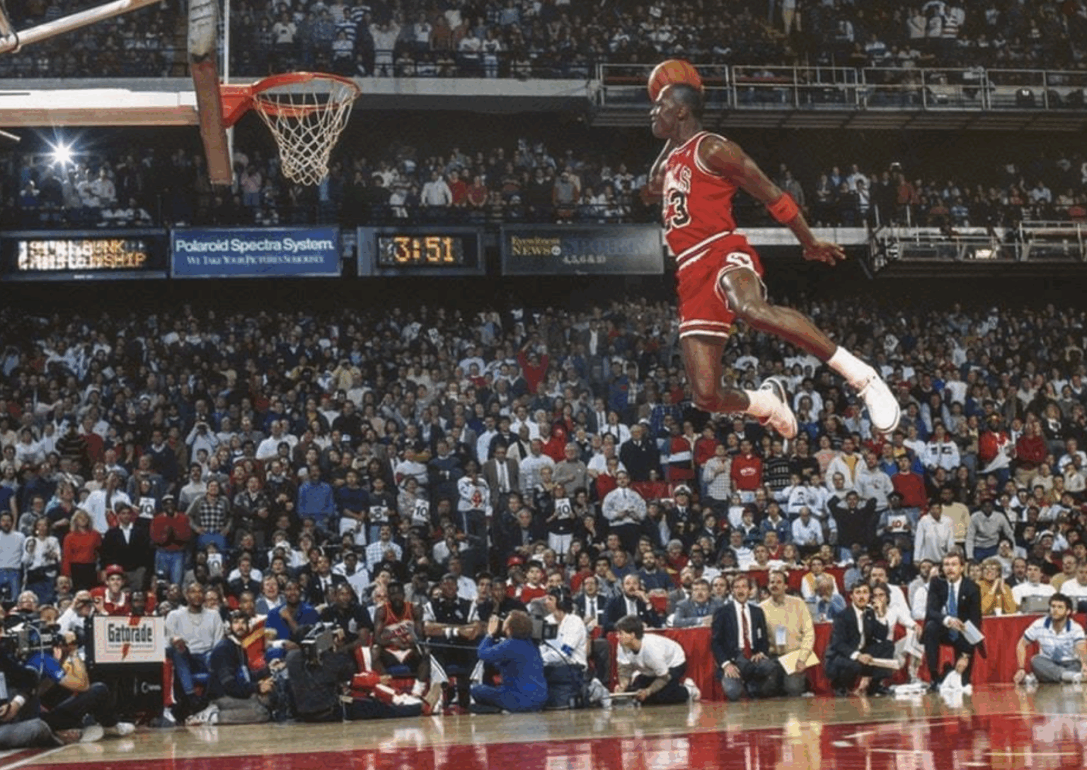 18 Timelessly Iconic Photos of Michael Jordan - The Scroller