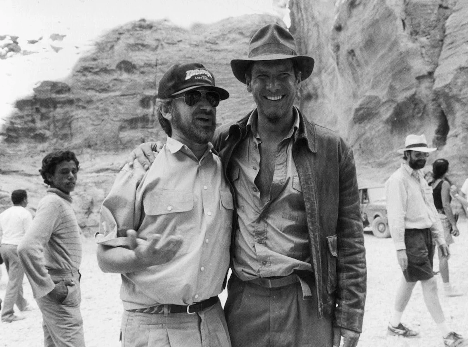 20 Vintage Behind-the-Scenes Photos of Indiana Jones That Define Old ...