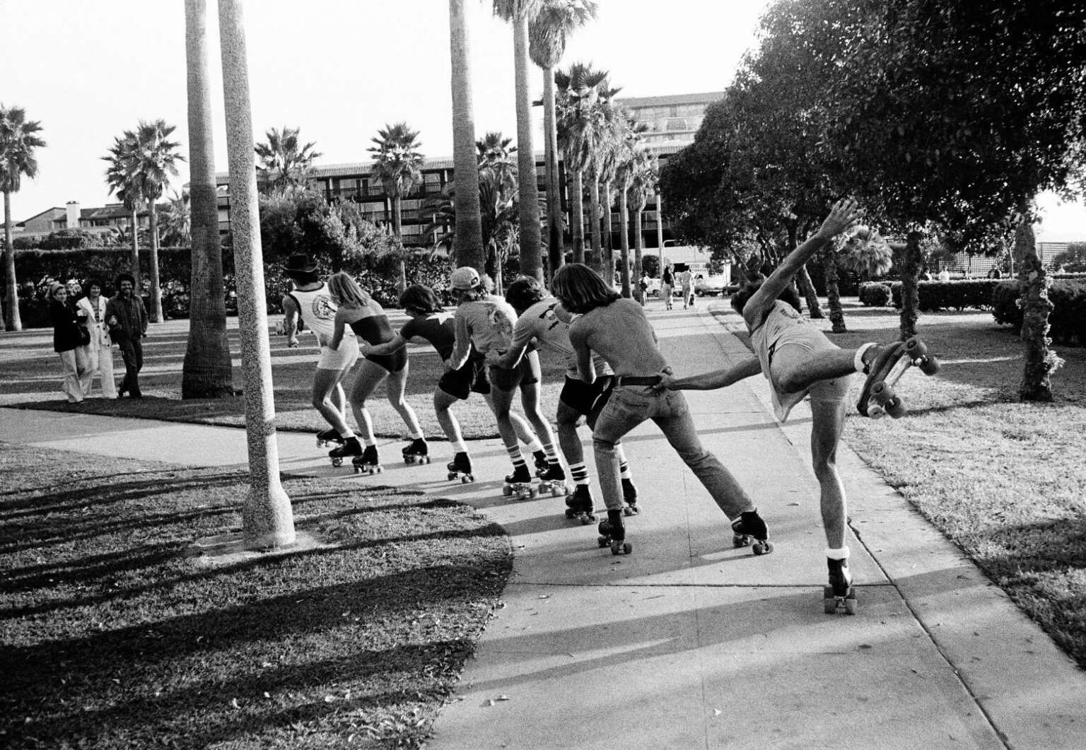 20 Vintage Photos That Capture the Seventies Roller Skating Craze - The ...