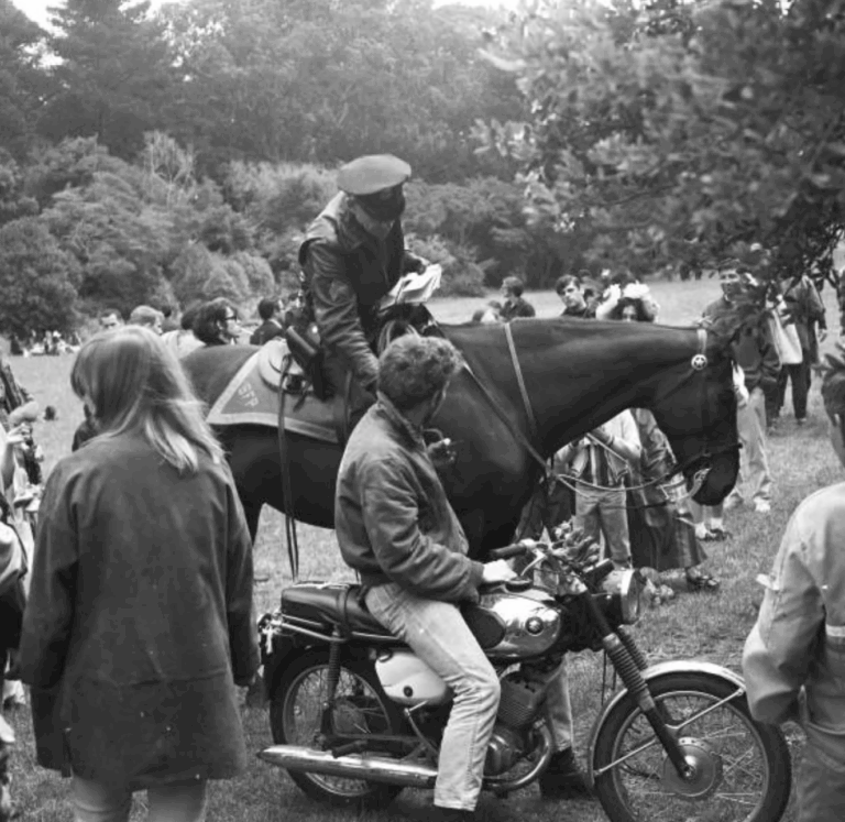19 Vintage Photos That Bring the Summer of 1967 to Life - The Scroller