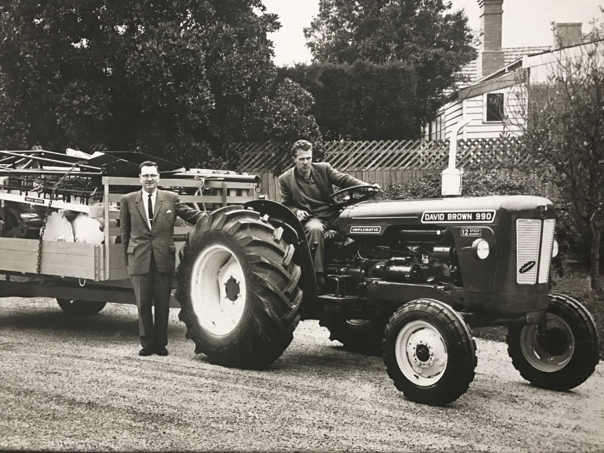 20 Vintage Tractor Photos That Prove Farming Was Always Cool - The Scroller