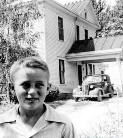 20 Vintage Photos That Bring Old Farms to Life - The Scroller