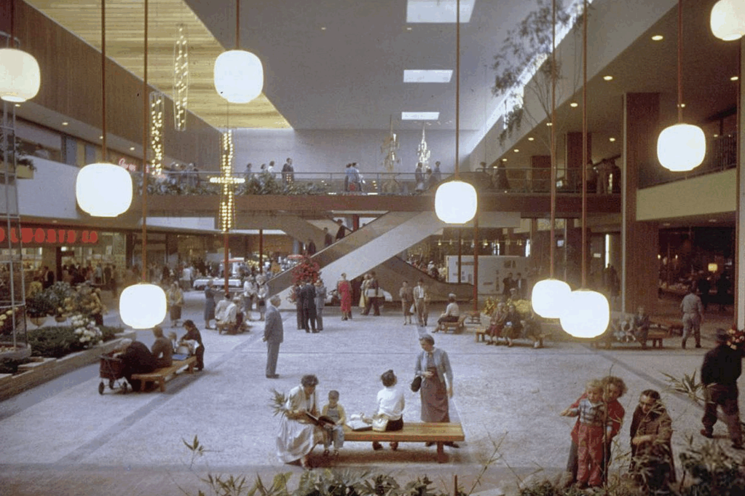 18 Vintage Photos That Capture ’70s Mall Life