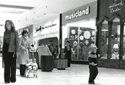 18 Vintage Photos That Capture 70s Mall Life
