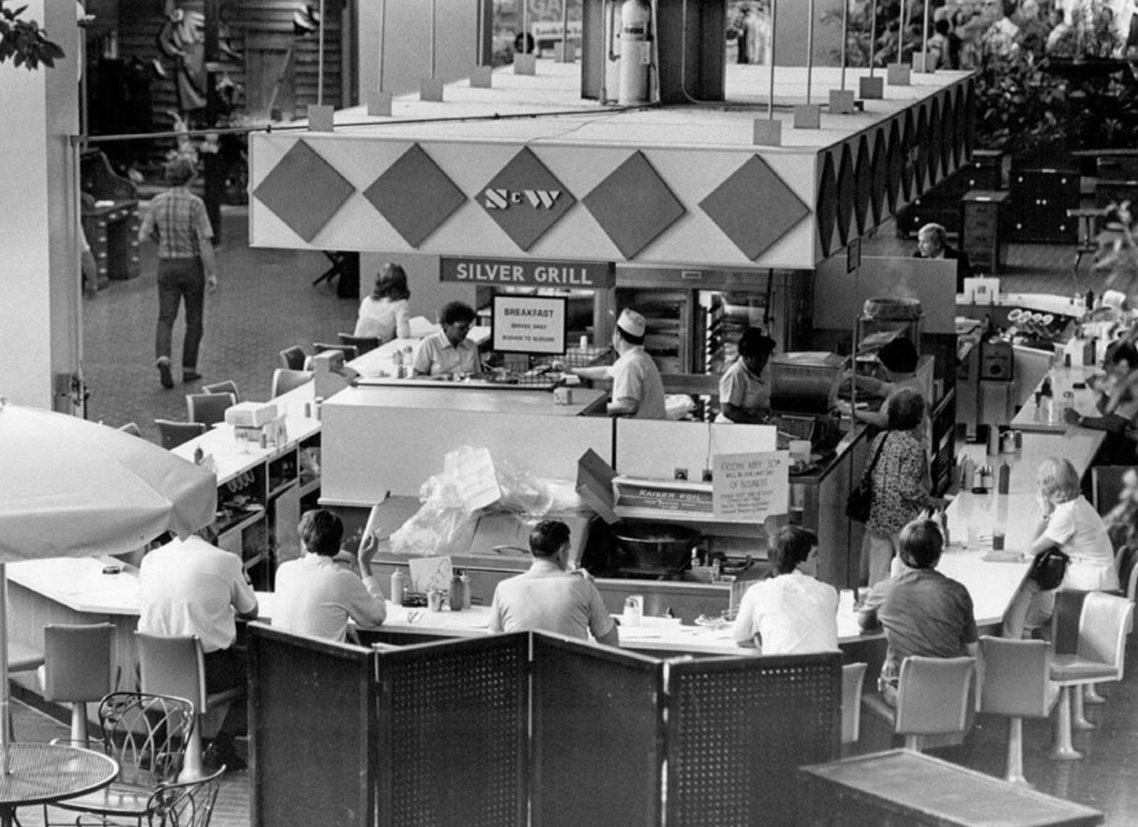18 Vintage Photos That Capture ’70s Mall Life