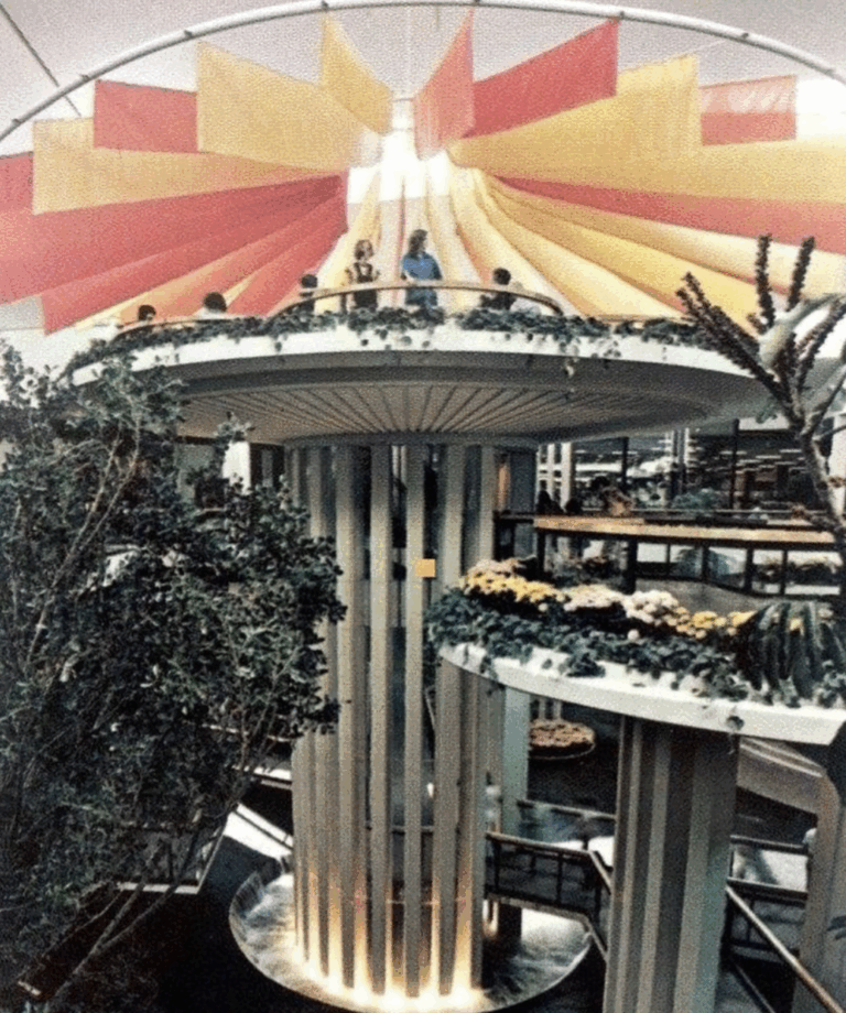 18 Vintage Photos That Capture ’70s Mall Life