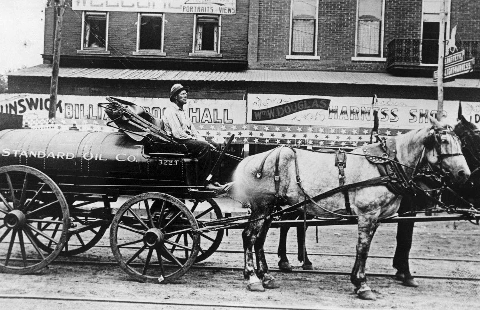 20 Vintage Photos of Wagons That Rolled Through Time - The Scroller